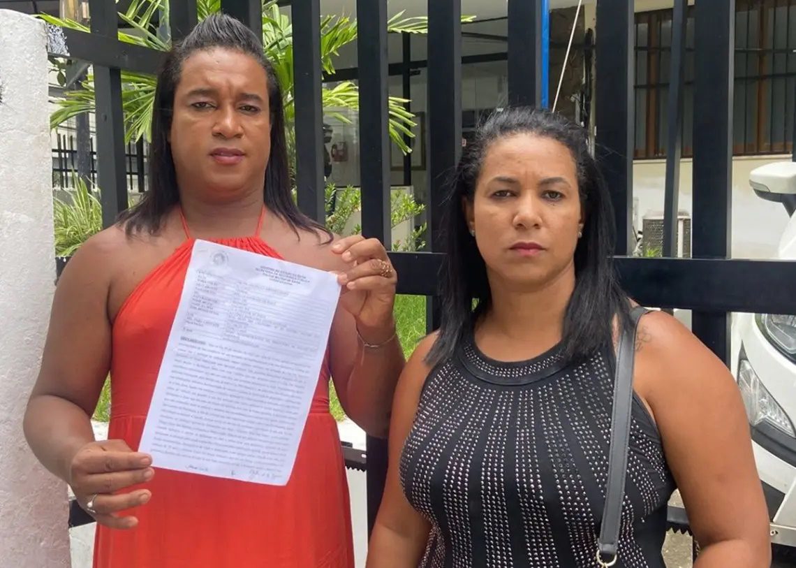 Mulher trans denuncia PMs por agressão na Bahia; "me pegou pelo cabelo ...